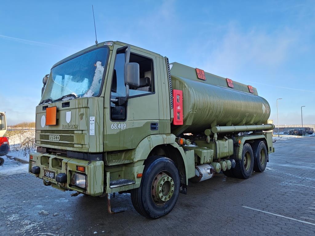 IVECO EURO TRACKER 260 E 37, 6 x 4, tankvognsopbygning - B2Bauctions.dk