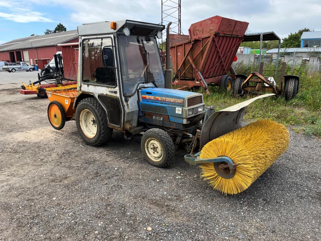MITSUBISHI MT 180D kompakt traktor med HEDEN kost og EPOKE EPOMINI ...